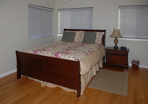 master bedroom queen bed